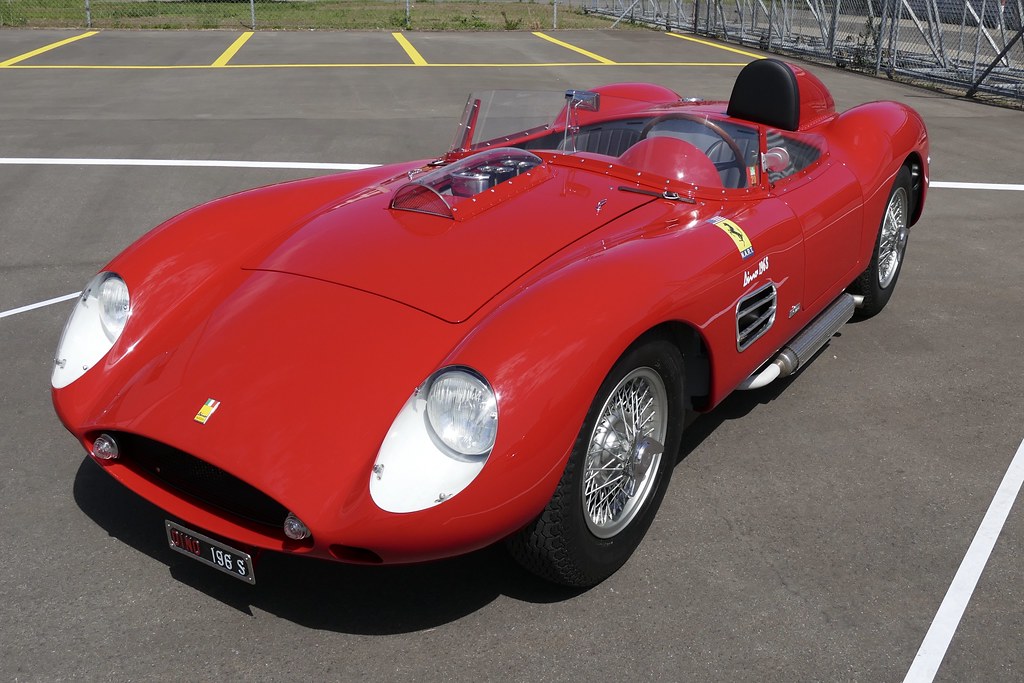 Ferrari 296 GTB. É um V6! É um híbrido “plug in”! É um Cavalo Empinado ...